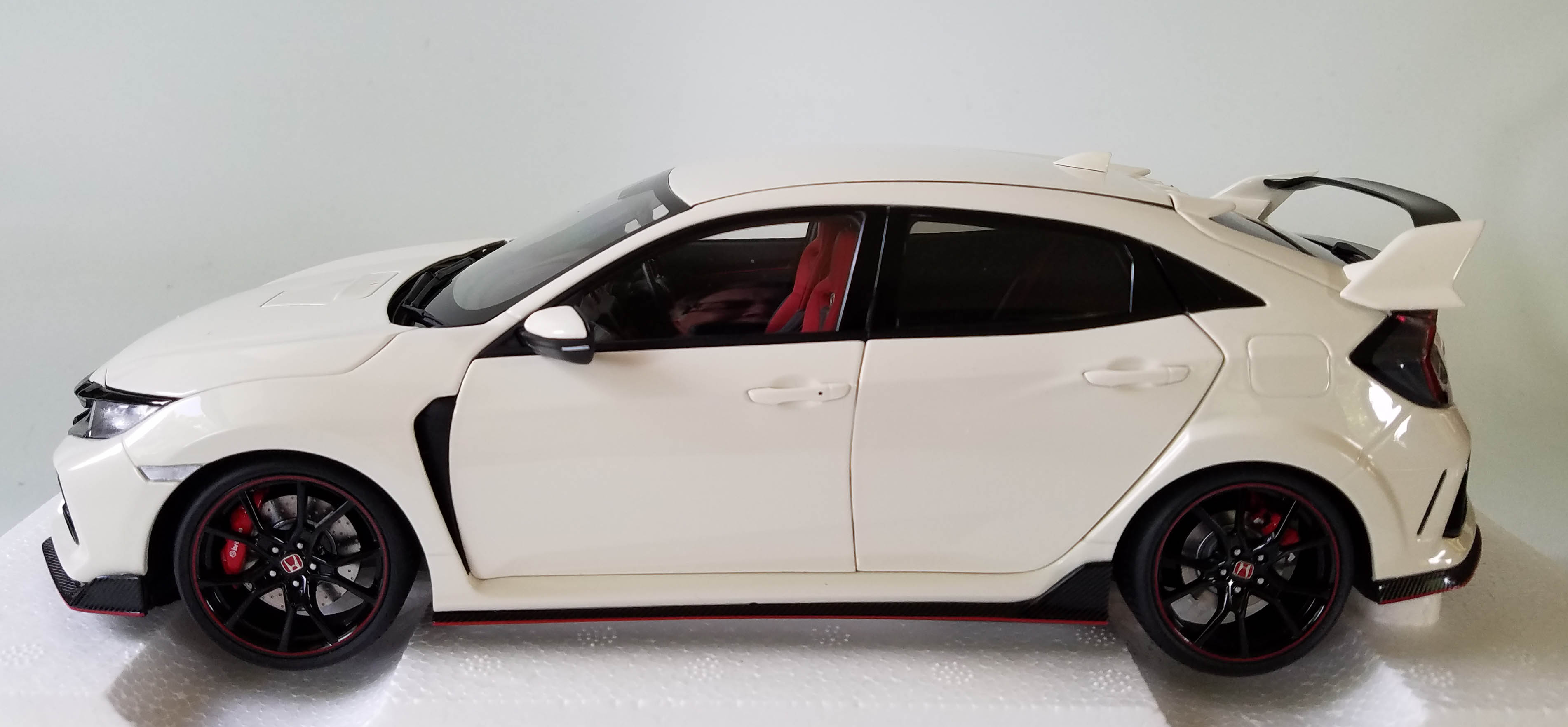 Die-cast: Autoart Honda Civic Type R – Savage On Wheels
