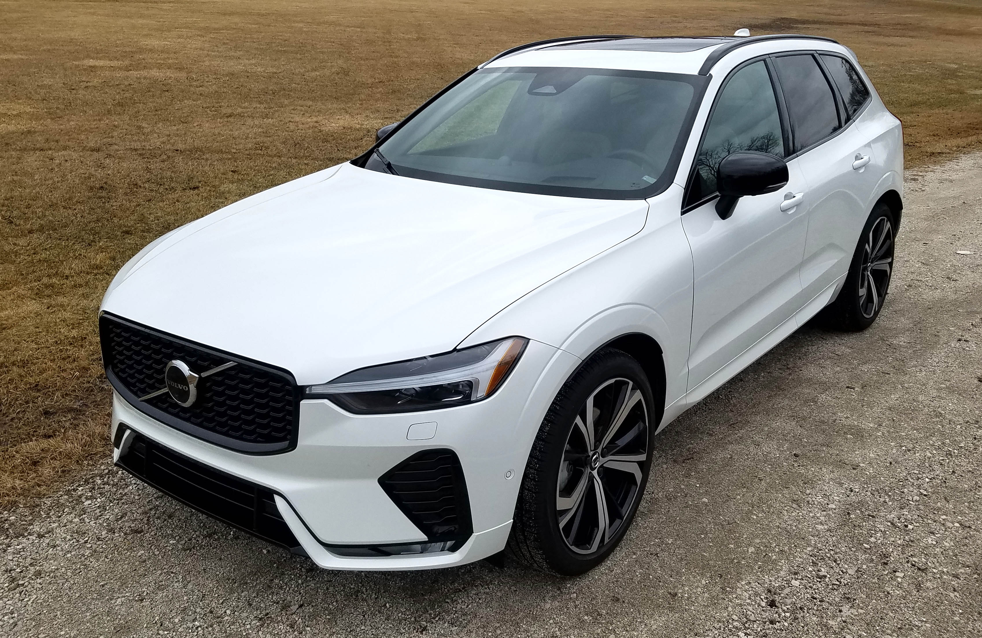 2022 Volvo XC60 B6 AWD R-Design – Savage On Wheels