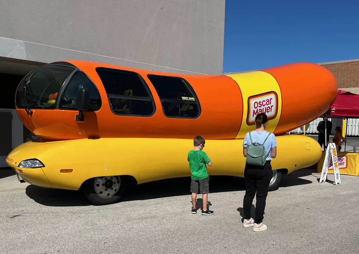 Car Spot: Oscar Mayer’s Wienermobile – Savage On Wheels