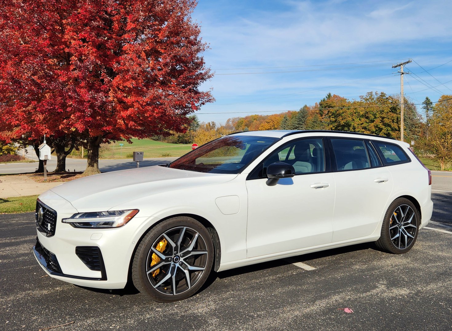 Review: 2025 Volvo V60 T8 AWD – Savage On Wheels