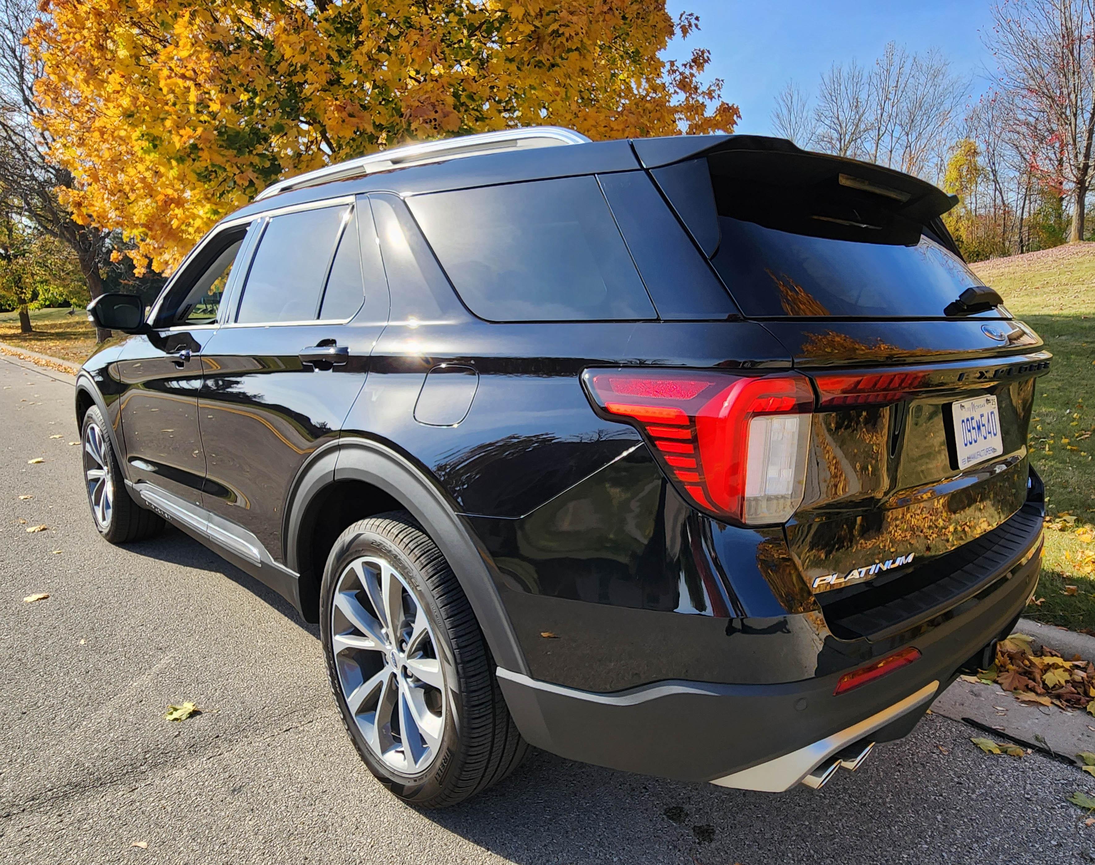 Review: 2025 Ford Explorer Platinum 4WD – Savage On Wheels