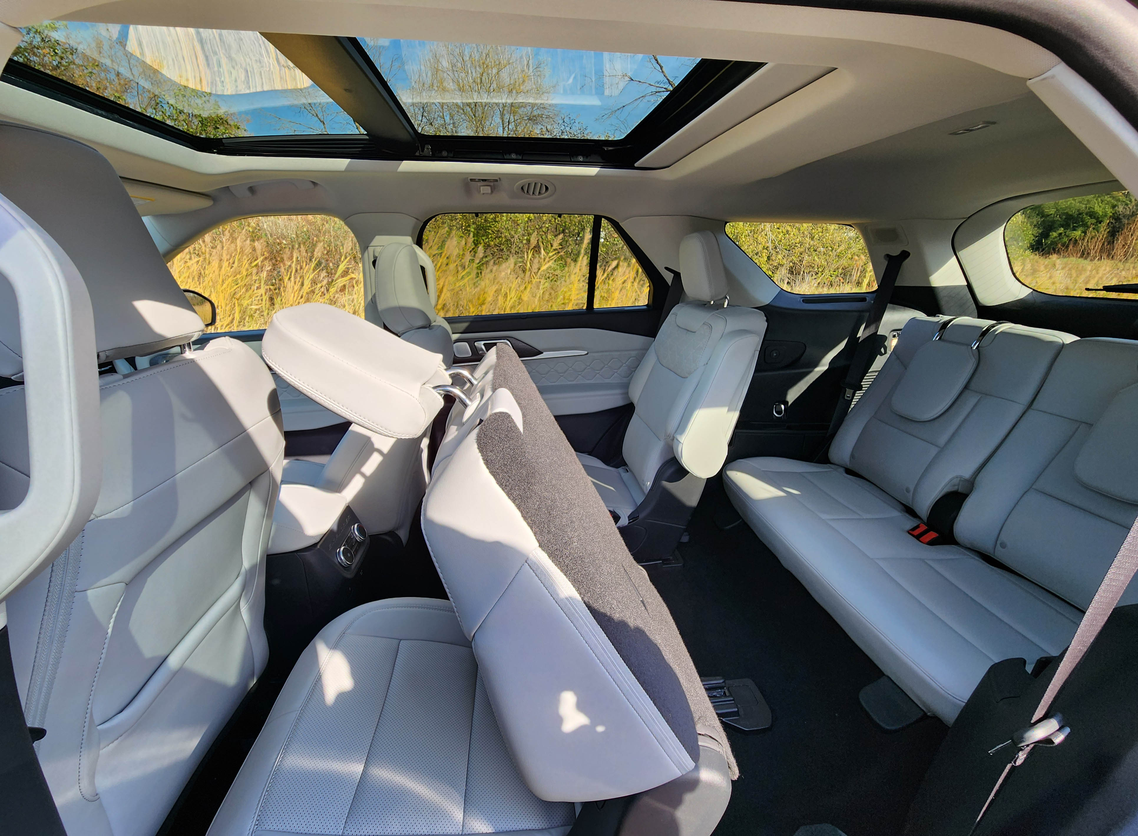 Review: 2025 Ford Explorer Platinum 4WD – Savage On Wheels