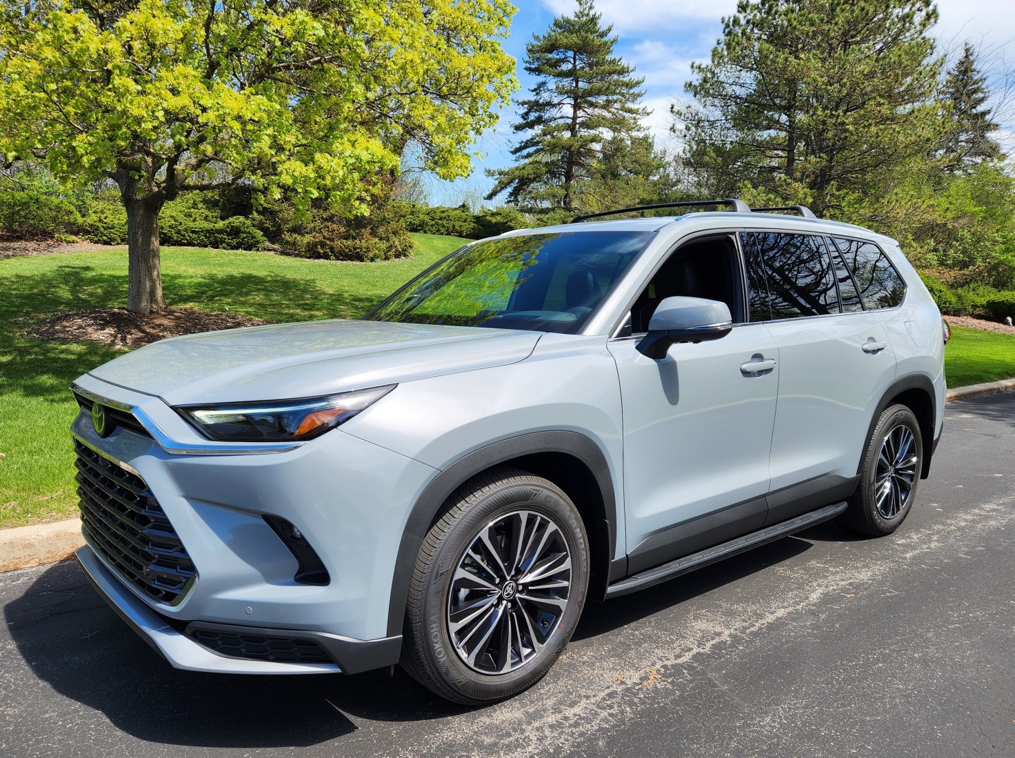 Review: Toyota Grand Highlander Platinum Hybrid MAX – Savage On Wheels