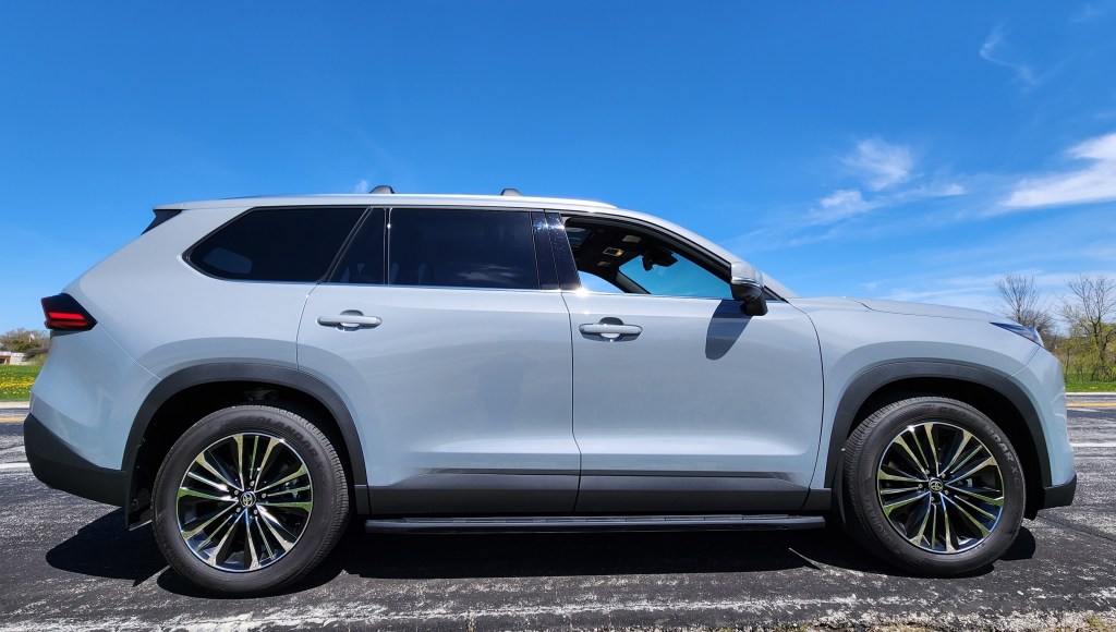 Review: Toyota Grand Highlander Platinum Hybrid MAX – Savage On Wheels